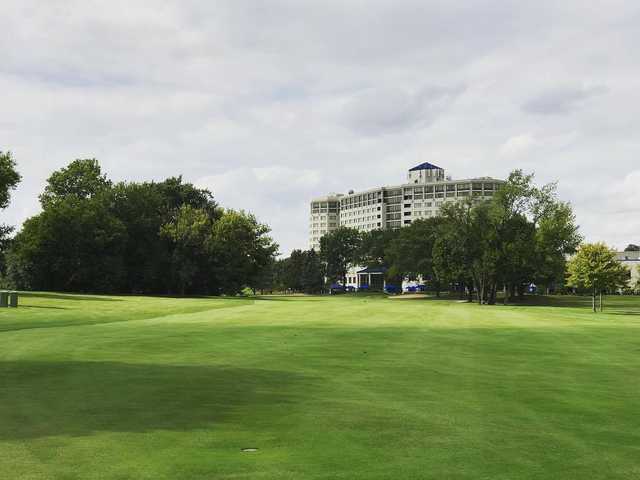 Willow Crest Golf Club - Golf Course in Oak Brook, Illinois | Brio Golf